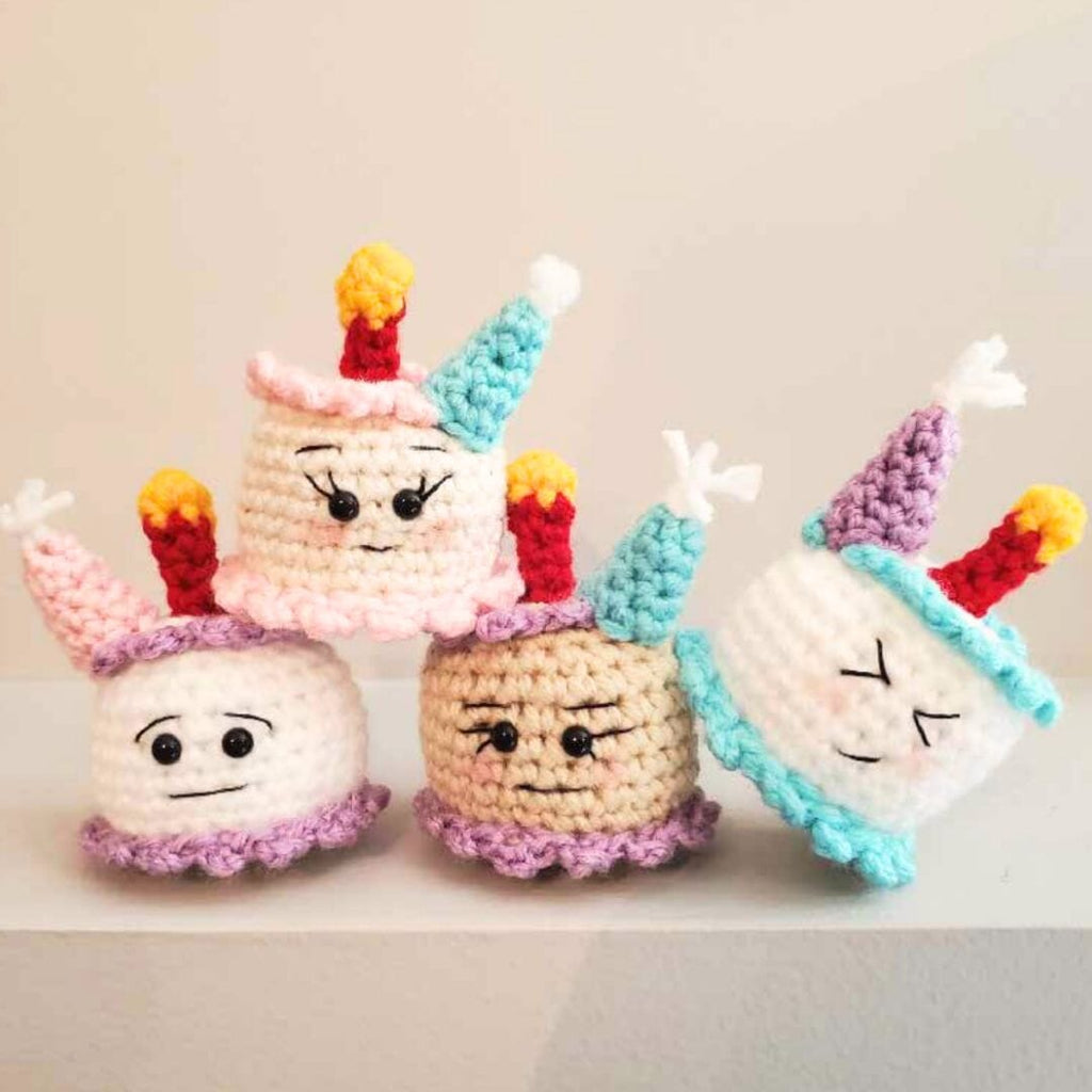 Free Crochet Patterns: Birthday Hat Amigurumi & Birthday Cake Amigurum ...