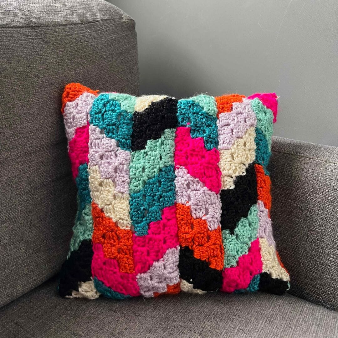 Free C2C Crochet Pattern: Chevron Cushion by Off the Hook for You ...