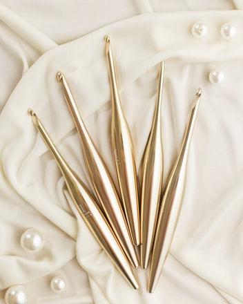 Gold Streamline Metal Crochet Hooks – FurlsCrochet