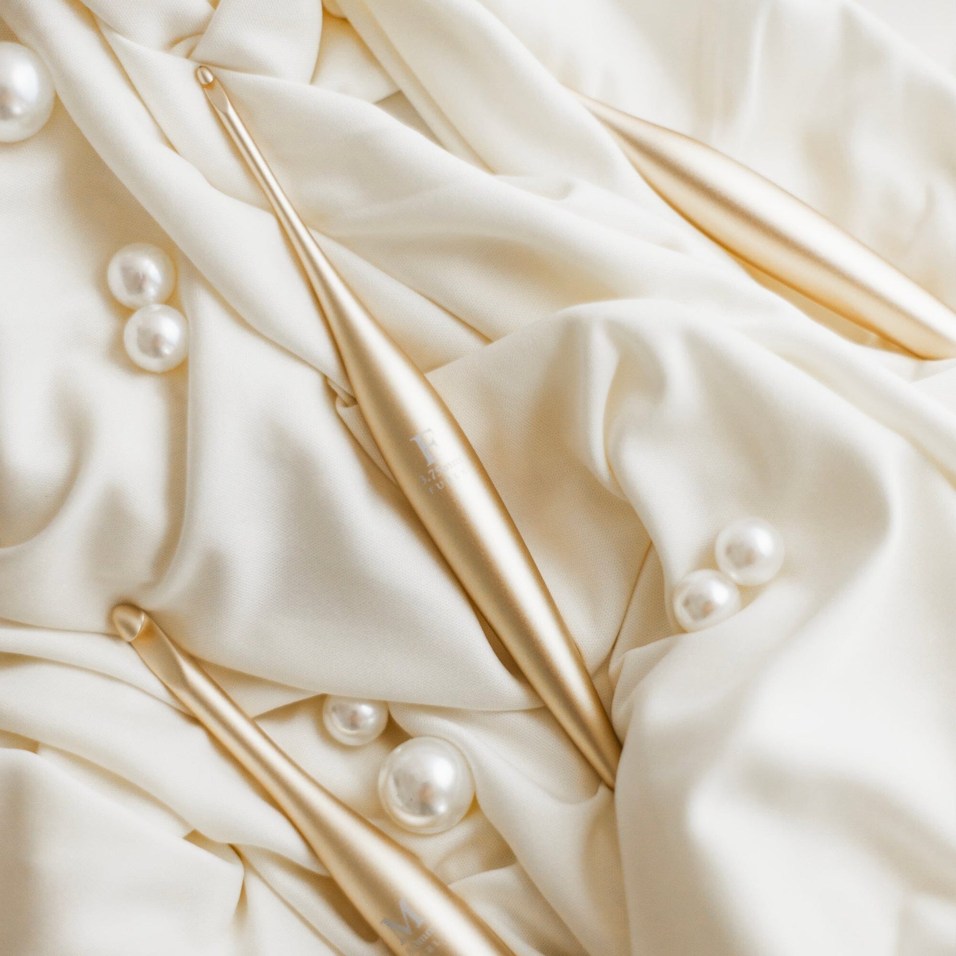 Gold Streamline Metal Crochet Hooks – FurlsCrochet